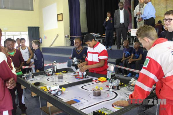 Kids dabble in robotics in Zimbabwe : RoboFEST 2015 in pictures - Techzim